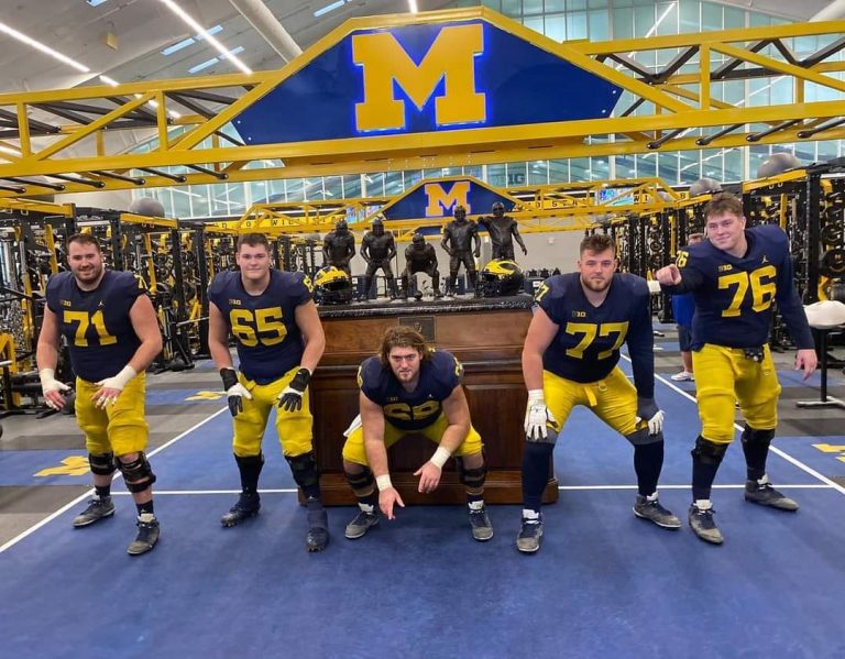 Michigan Wolverines Football Team Offensive Line Won The 2021 Joe Moore ...